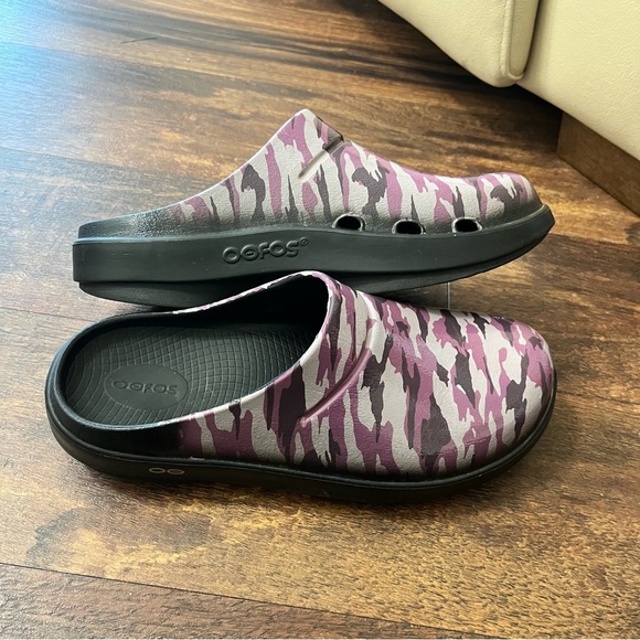 OOFOS | Shoes | Oofos Oocloog Limited Edition Recovery Clog Purple Camo ...